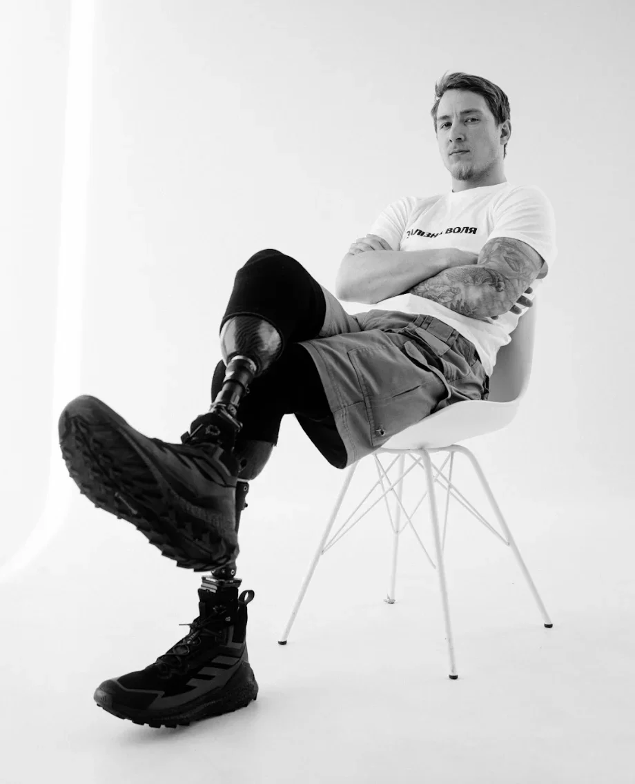 Ukraine soldiers pose for historic 2024 calendar aiming to raise funds ...