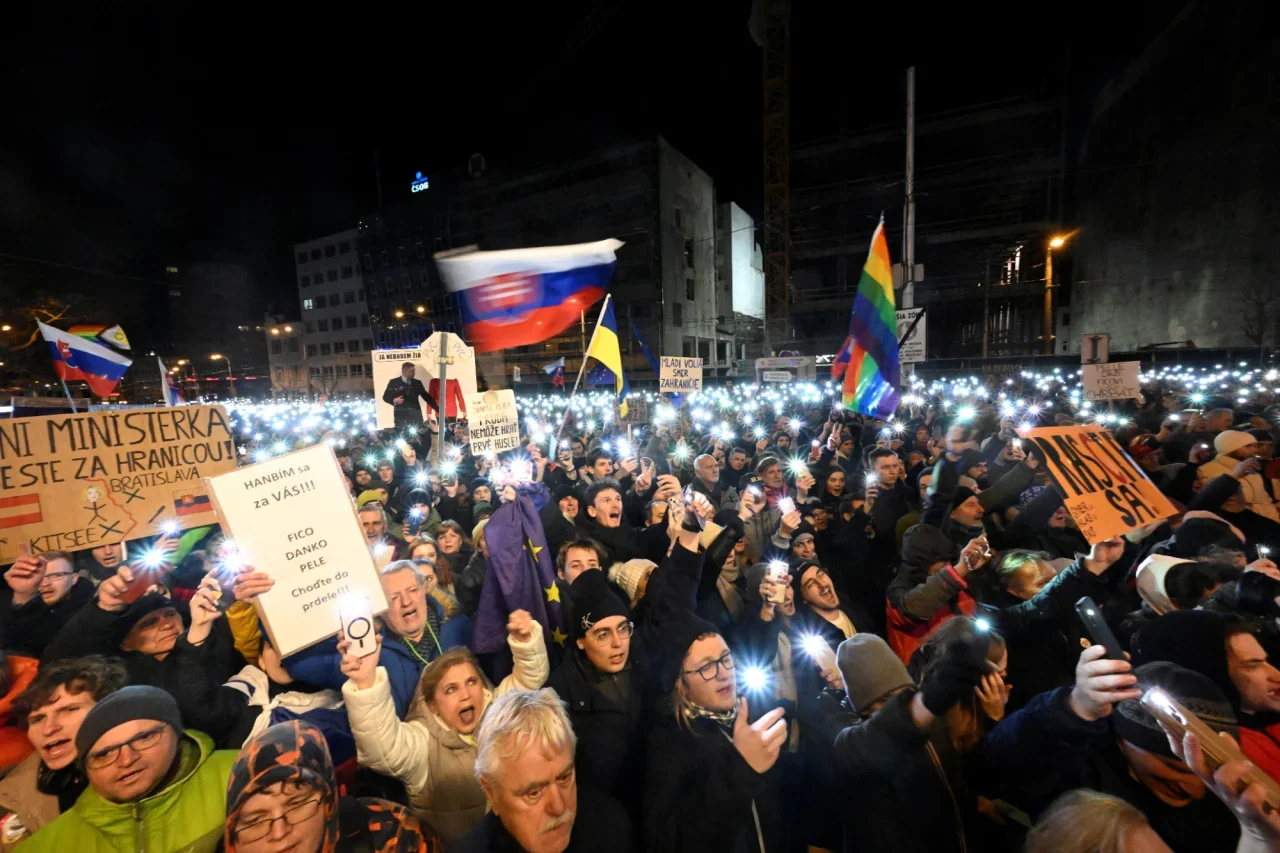 Mass protests against the Robert Fico government in Slovakia: thousands ...