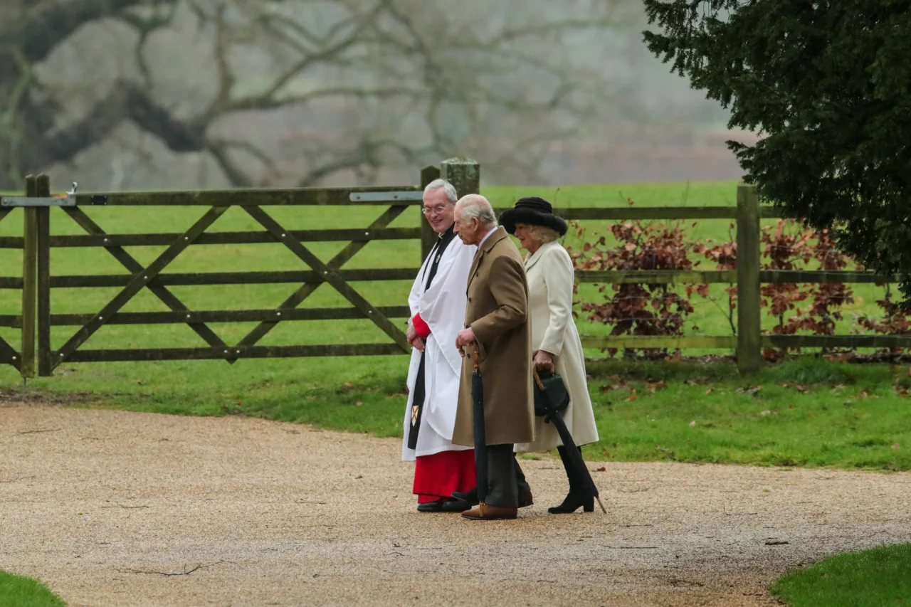 Король Чарльз впервые вышел на публику после заявления о раке — СМИ ...