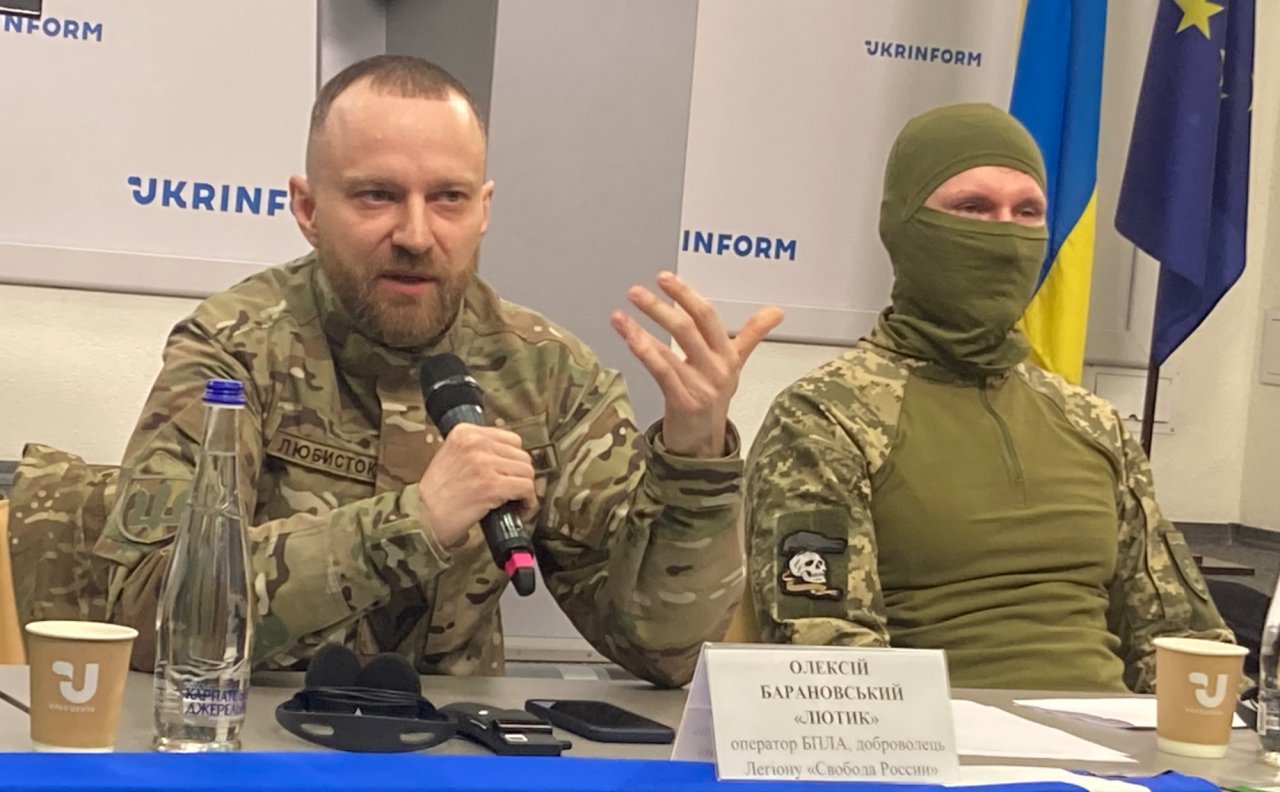 Russia exiles support armed struggle against Putin's regime / The New ...