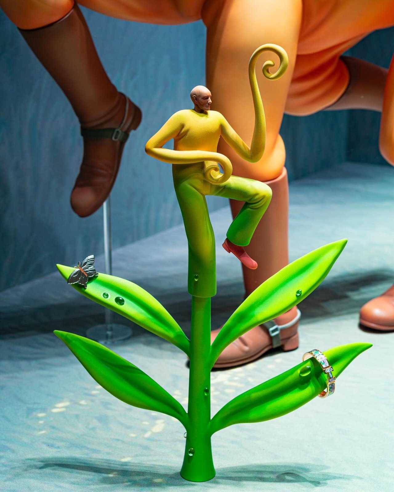 Роботи українського художника Waone Interesni Kazki прикрасили вітрини Hermes в Японії - фото / NV