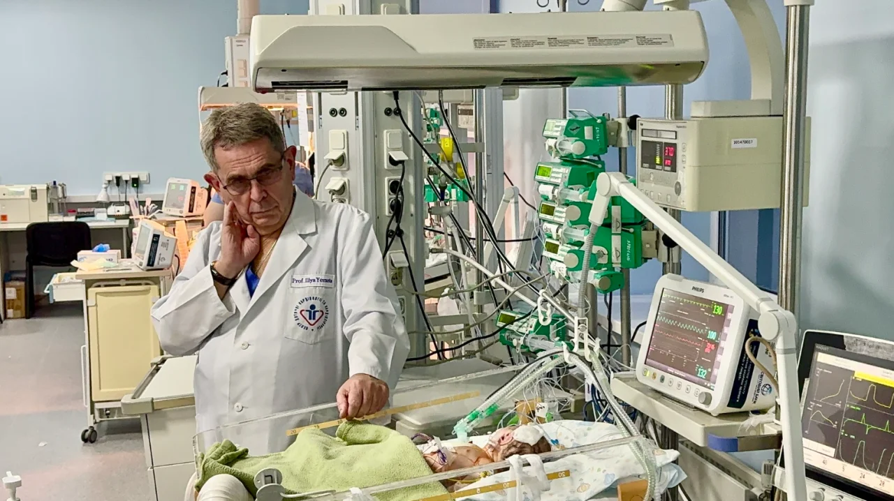 Ukrainian doctors perform world’s first heart surgery on newborn ...