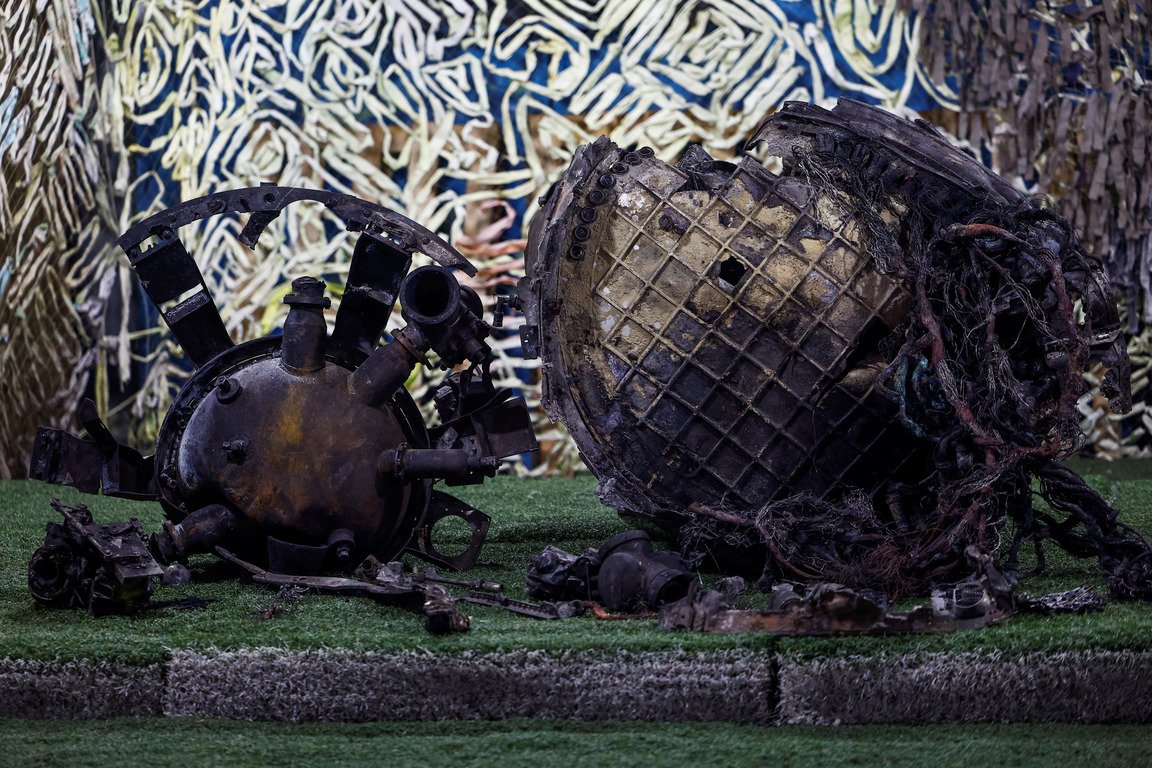 Oreshnik missile - SBU shows photos of wreckage to media for the first ...