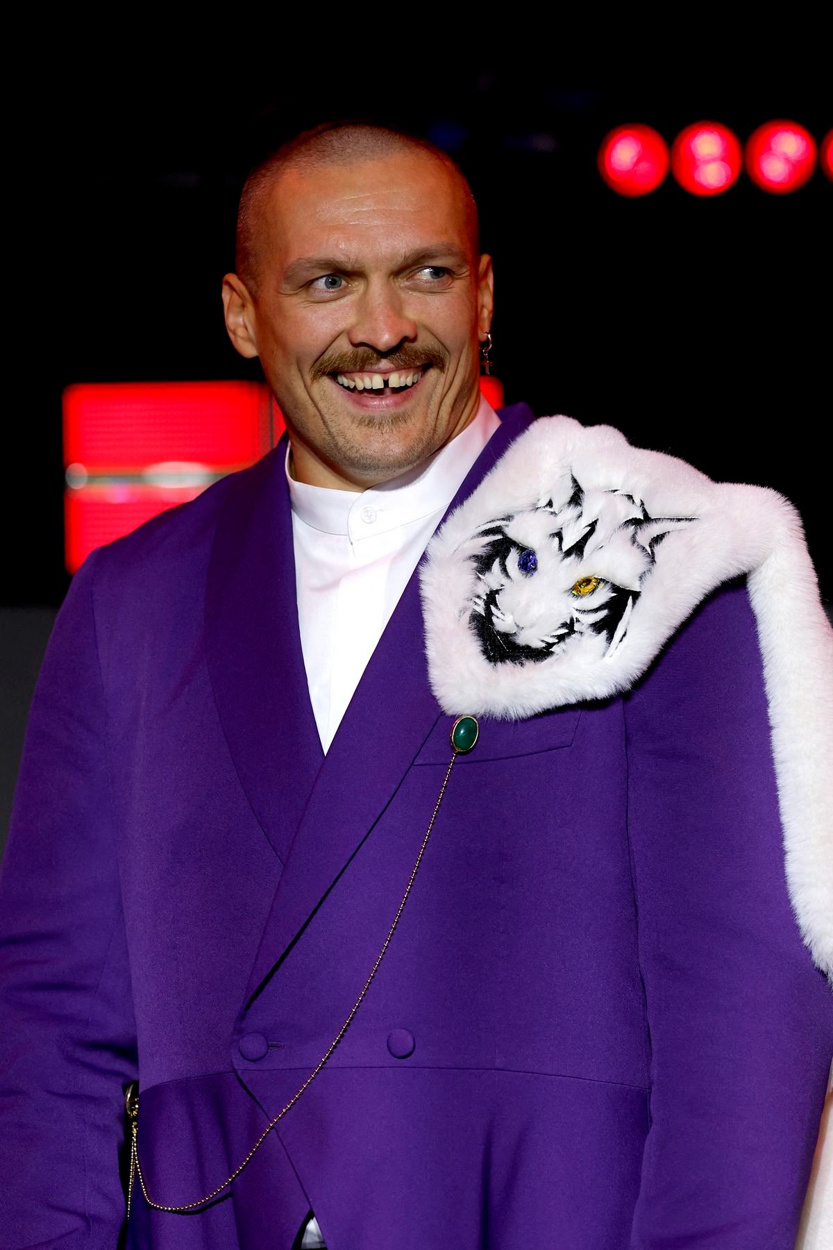 Усик вразив костюмом від українського бренду Damirli на церемонії ...