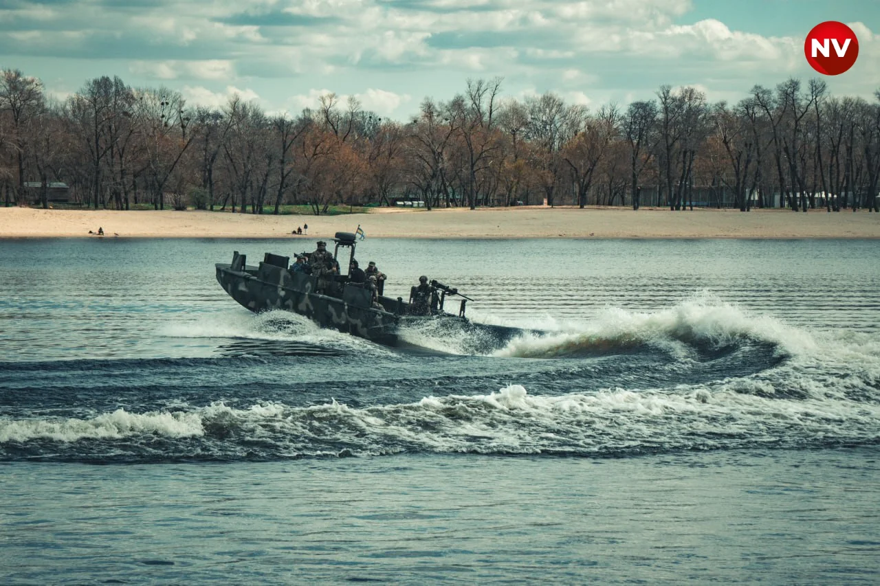 Защита неба Киева от шахедов с Днепра — Интервью с экипажем речного ...
