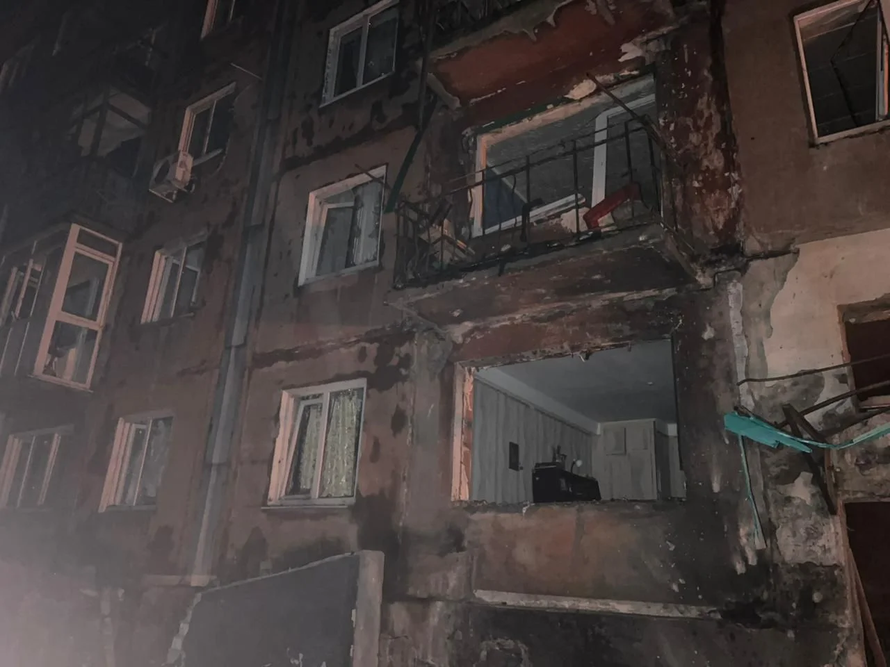 Shahed drone strikes 5-storey building in Bilozerske, Donetsk Oblast ...