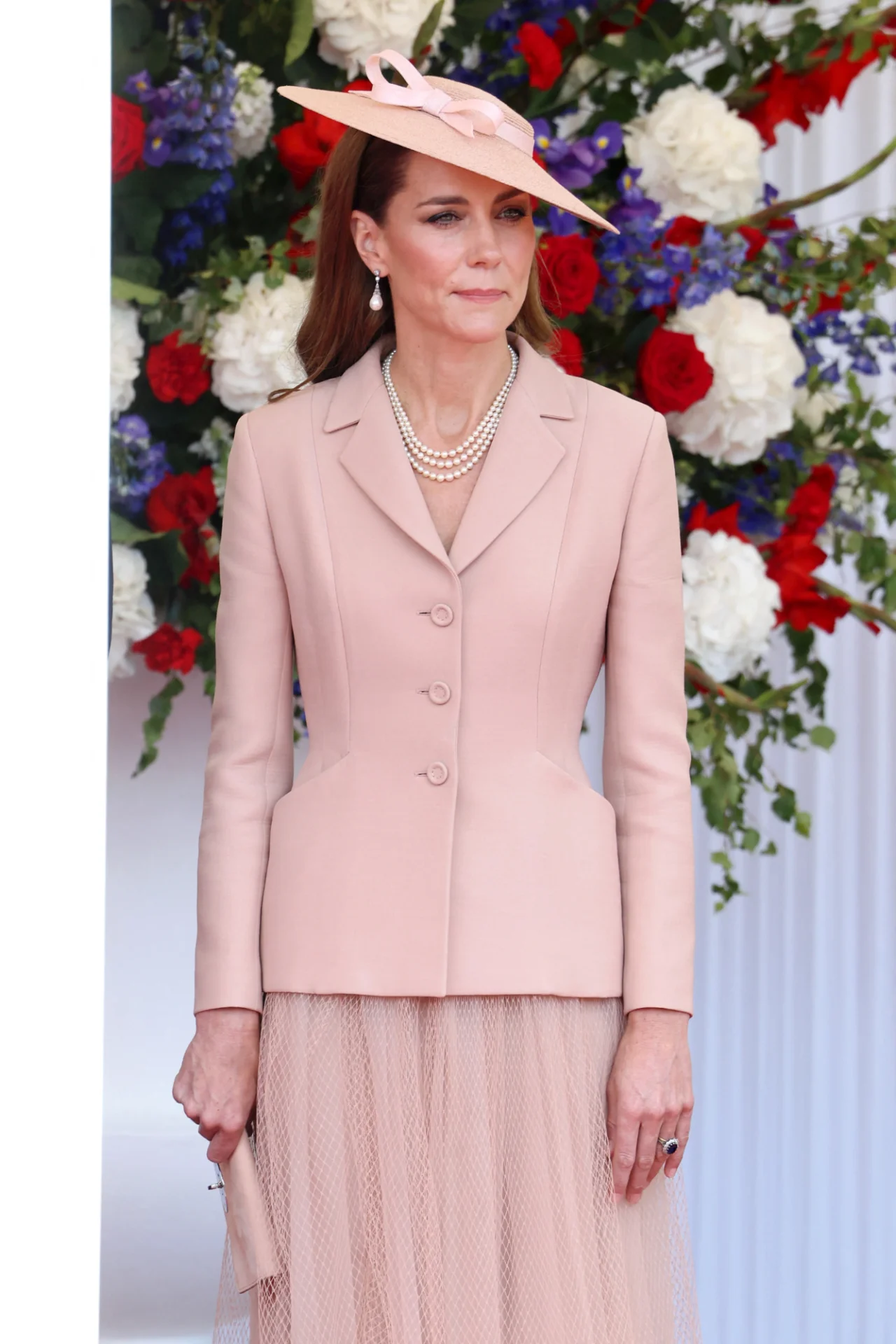 Кейт Миддлтон поразила гламурным образом от Dior на встрече с ...