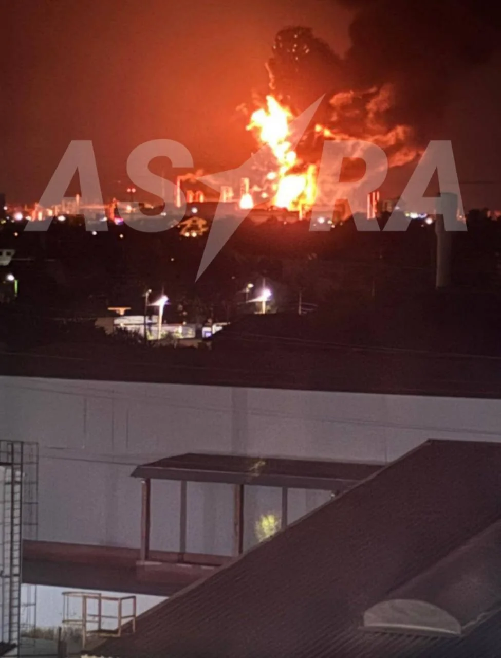UAV attack on oil refineries in Russia - Fire at plants in Krasnodar ...