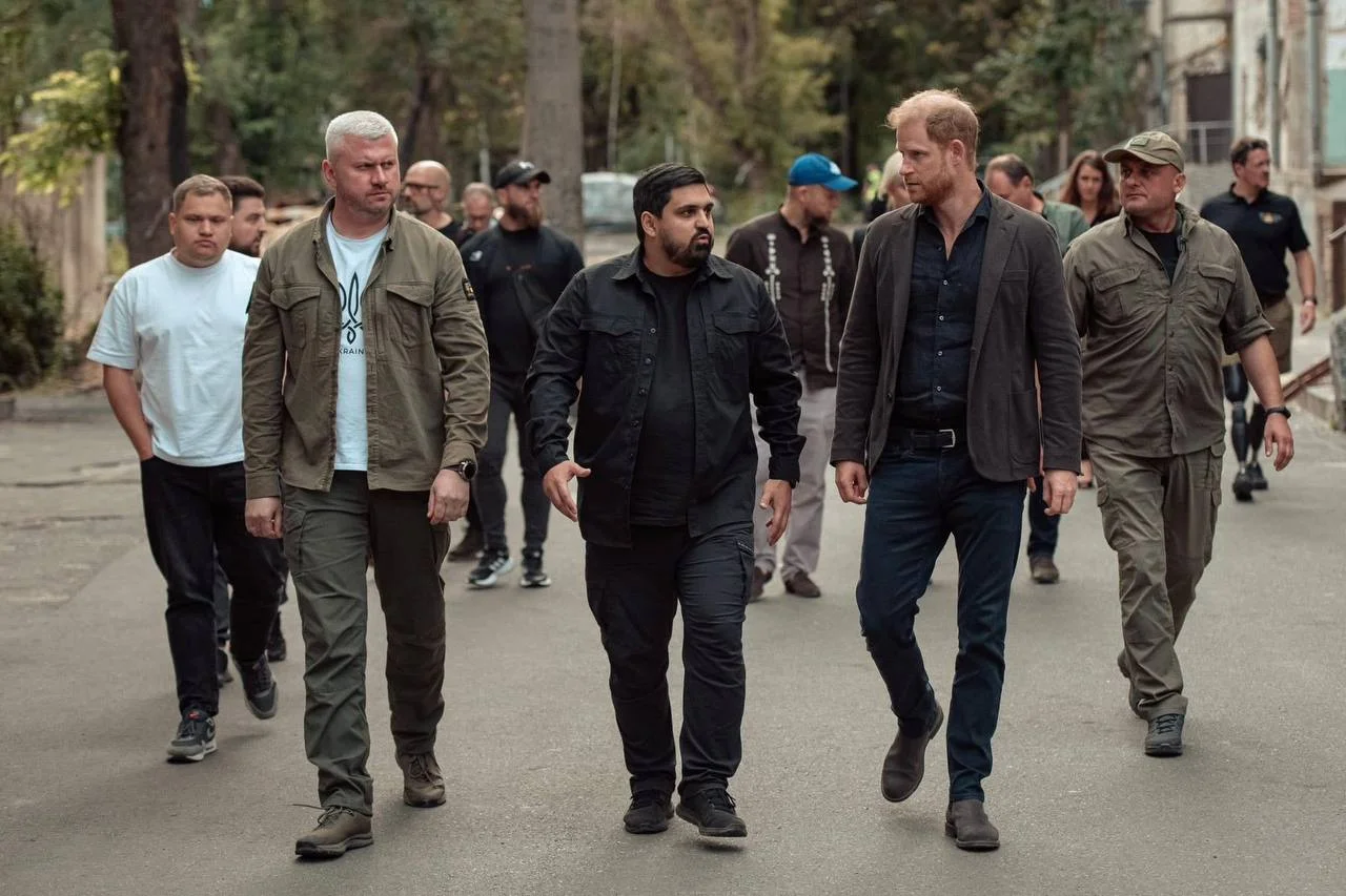 Prince Harry visits site of Russian strike during trip to Kyiv / The New Voice of Ukraine