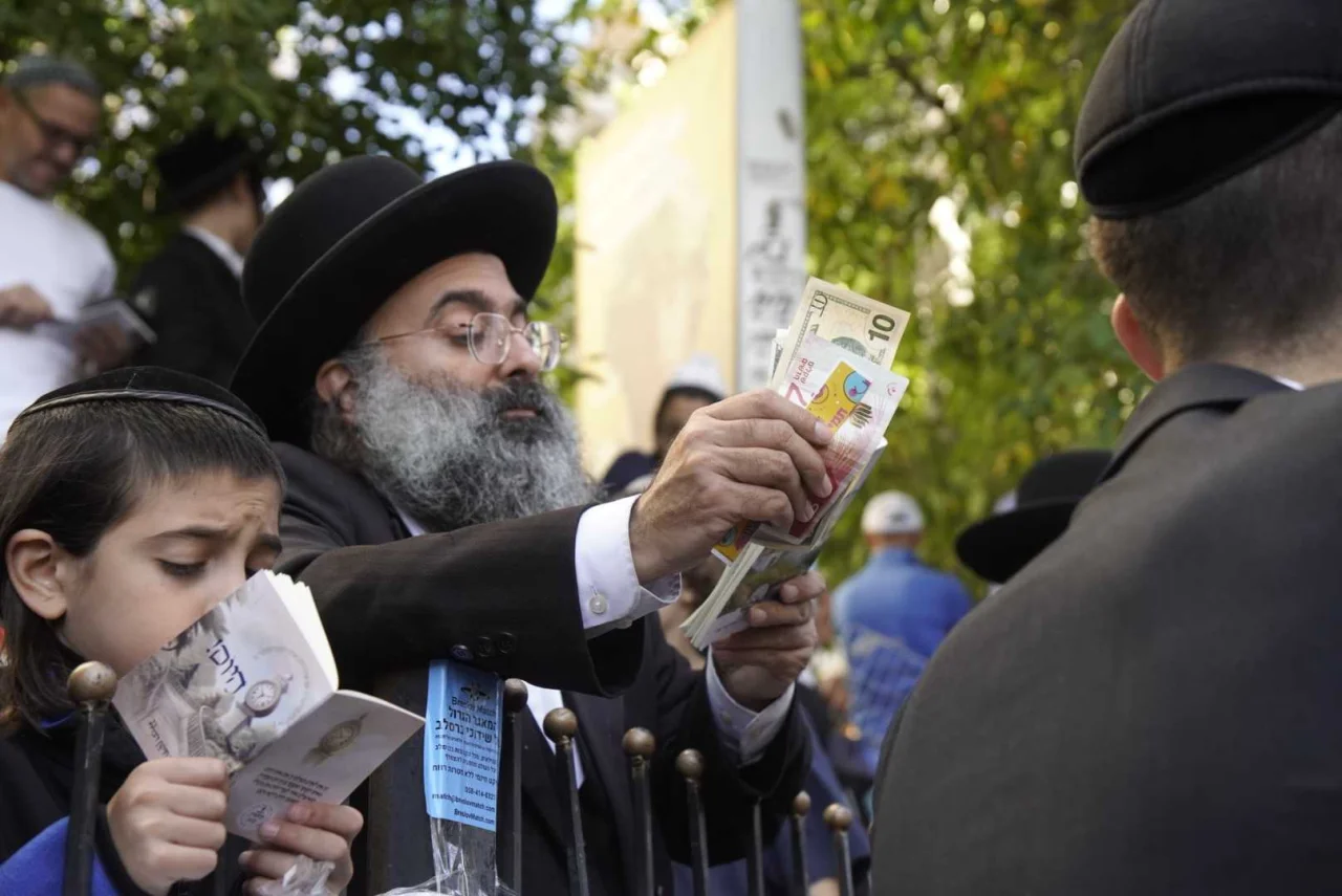 Tens of thousands descend on Uman as Hasidic New Year festivities begin ...