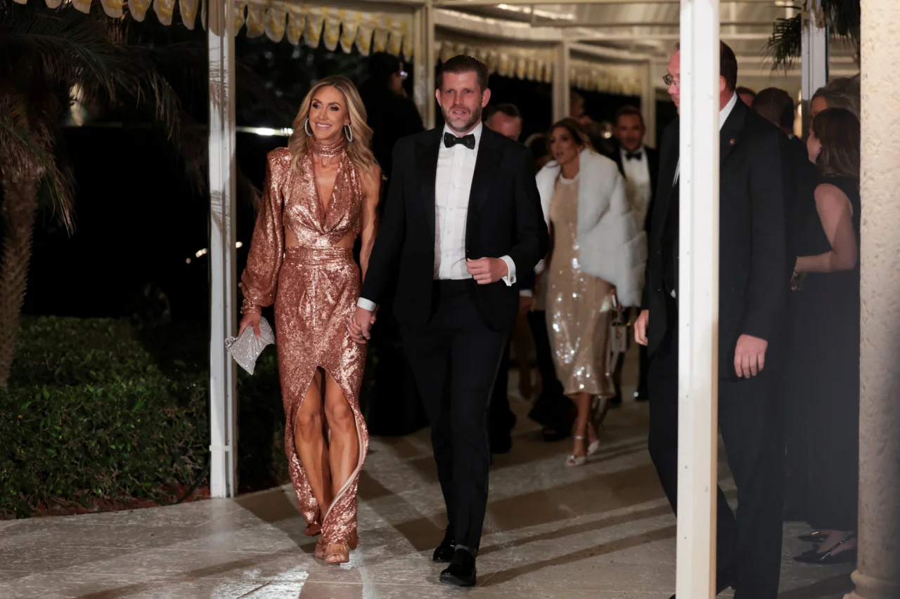 Мелания Трамп в гламурном платье появилась с Дональдом Трампом и их ...