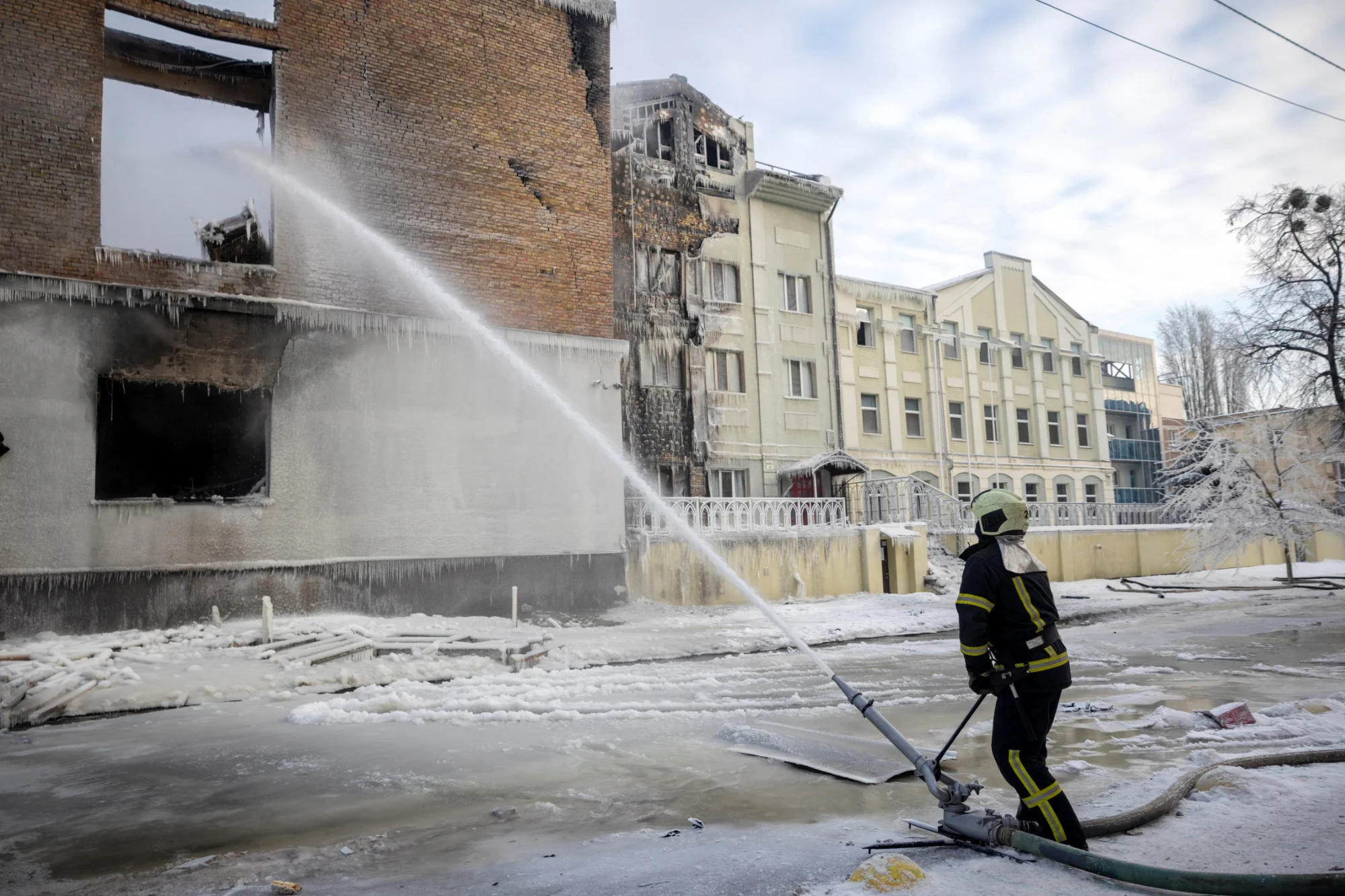 Kyiv wakes up to fire and wreckage after drone attack / The New Voice ...