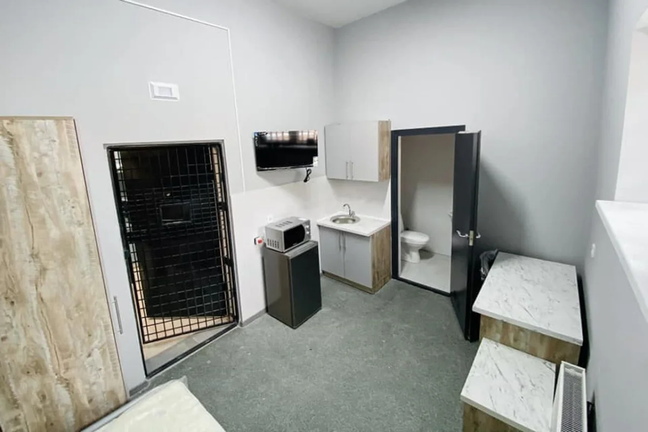 What VIP cells are like at Lukyanivske Detention Center, where Yermak ...