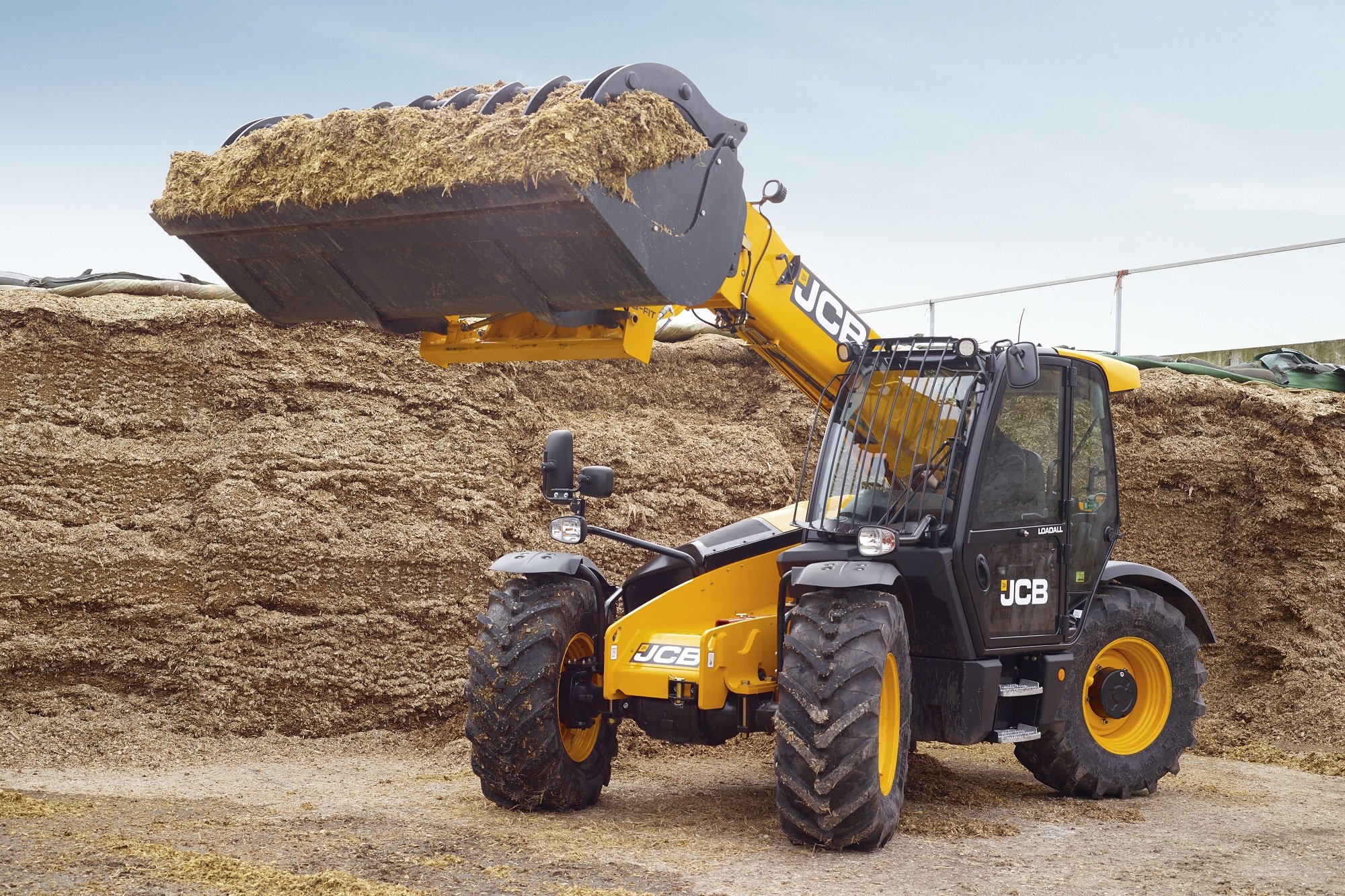 ПриватБанк фінансує сільгосптехніку JCB з відсотковою ставкою від 0,01% ...